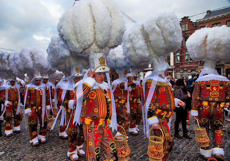 Carnaval de Binche na Bélgica, um dos mais famosos da Europa!